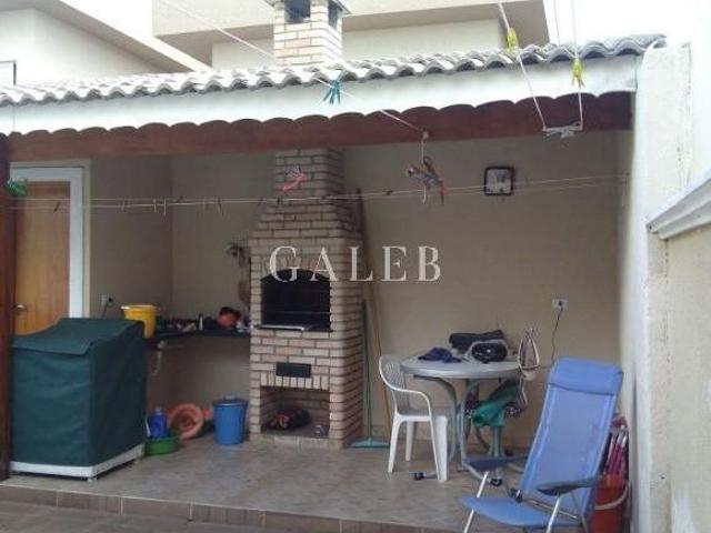 CASA TÉRREA, PISCINA, CHURRASQUEIRA, 2 VAGAS DE GARAGEM COBERTAS, 2 QUARTOS