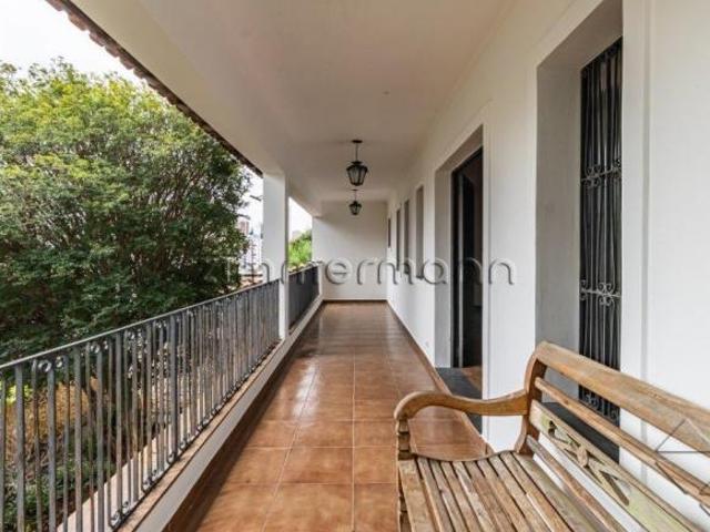 CASA TERRÉA POMPÉIA 3 DORMITÓRIOS 4 VAGAS