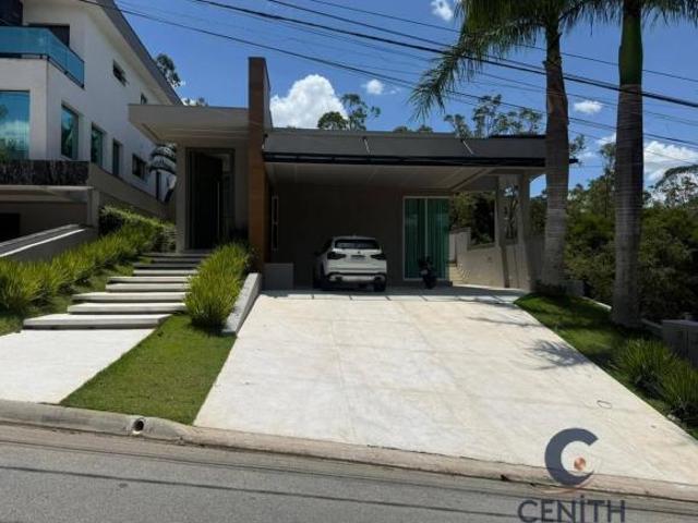Casa Térrea PORTEIRA FECHADA, 3 Suítes e Cinema Reserva Santa Maria