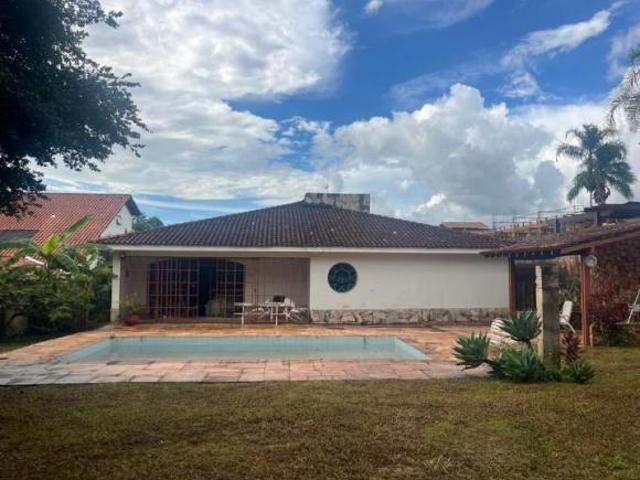 Casa térrea, potêncial para reforma, 4 quartos, localização estratégica