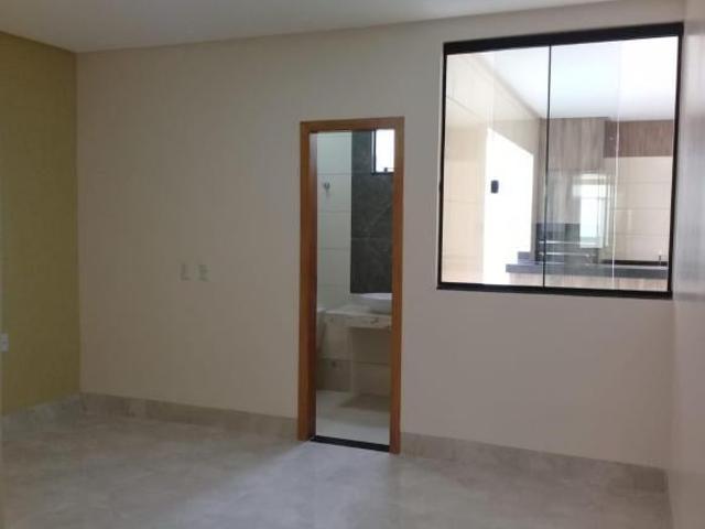 CASA TÉRREA PQ. AMAZÔNIA Casa de Rua com 3 Quarto s por R$ 750000.00 no setor Parque Amazônia VN355