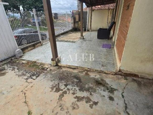 CASA TÉRREA, PRÓXIMA DE COMÉRCIOS, 3 VAGAS DE GARAGEM, POTENCIAL PARA COMÉRCIO