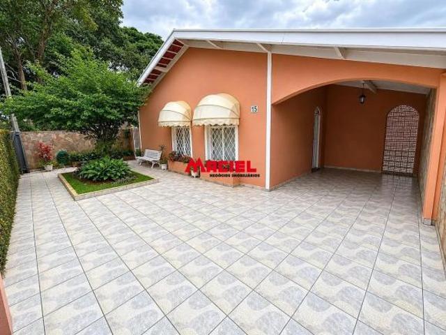 Casa térrea próximo a padaria da Árvore na Reserva Especial do Bosque