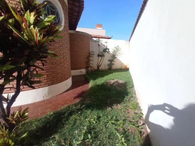 CASA TERREA PROXIMO DA PADARIA DO VOVO I