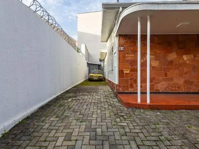 Casa térrea quase esquina com a Kennedy