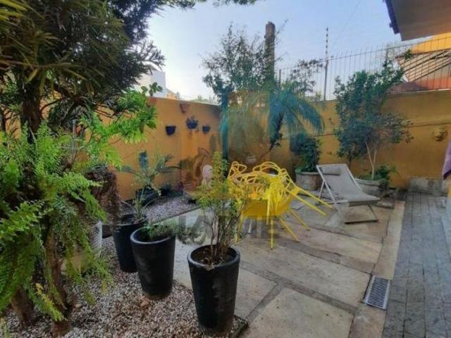 Casa terrea raridade com 03 dormitórios sendo 1 suite, 03 vagas no Pacaembu