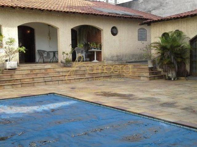 Casa térrea, raridade! Excelente terreno com 1000m² aproximadamente! 3 quartos, amplo living !