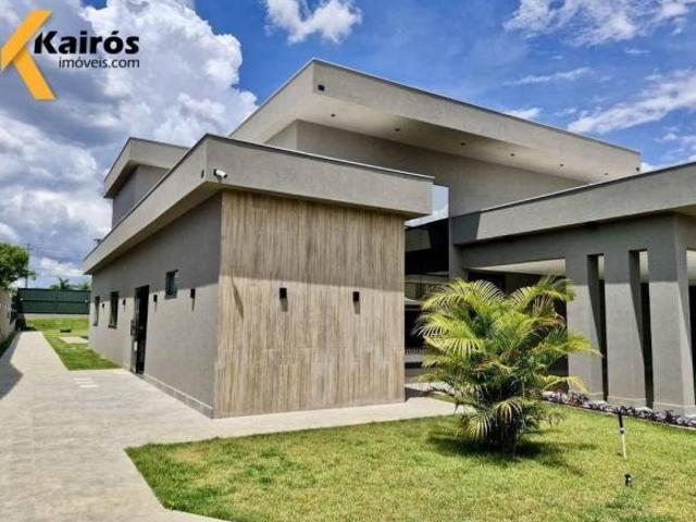 Casa térrea, recém construída, projeto contemporâneo, conceito aberto com acabamento de altíssimo pa