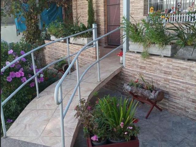 Casa térrea, recém reformada