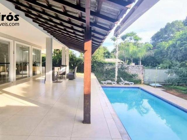 Casa térrea, reformada, 4 suítes, Preço de oportunidade. Inf.: 61 9.8300 2010
