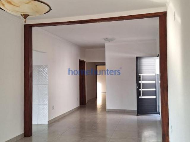 Casa térrea reformada c/ 3 suítes no centro de Vinhedo
