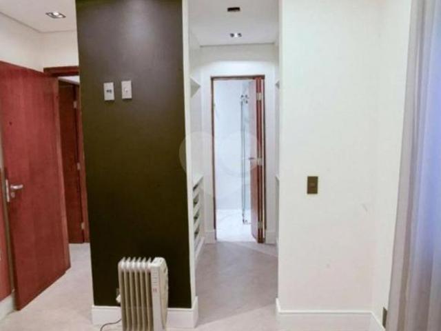 Casa térrea reformada com 3 suítes, área gourmet e 3 vagas em Itaquera