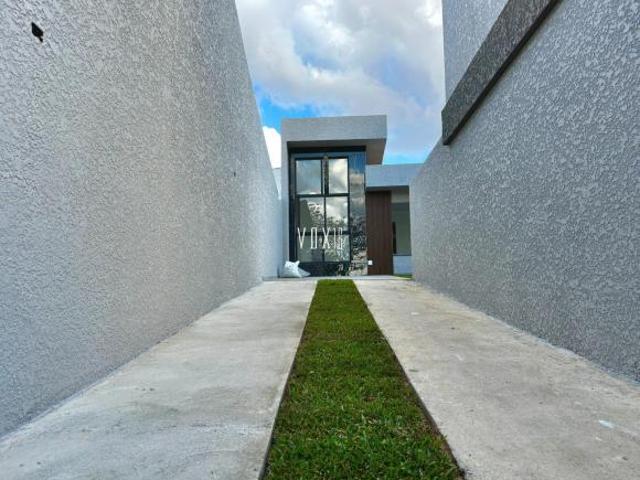 Casa térrea reformada à venda no Xaxim em Curitiba