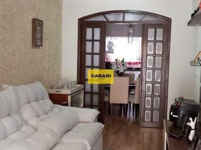 Casa Térrea Reformada à Venda no Jardim Hollywood – Porteira Fechada, 2 Dorms, Quintal com Churrasqu