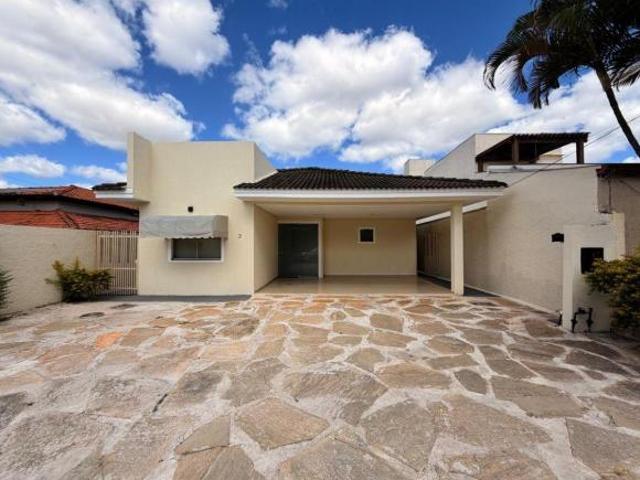 Casa térrea reformada no Condomínio Jardim Europa II