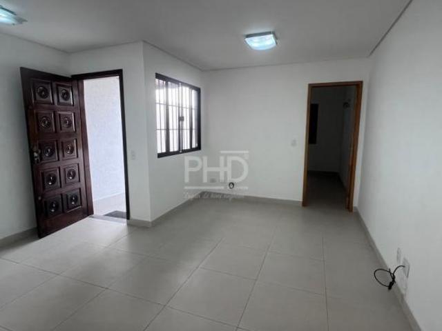 Casa Térrea Reformada no Centro de São Bernardo do Campo com 2 Dormitórios e 2 Vagas, Próxima ao Nov