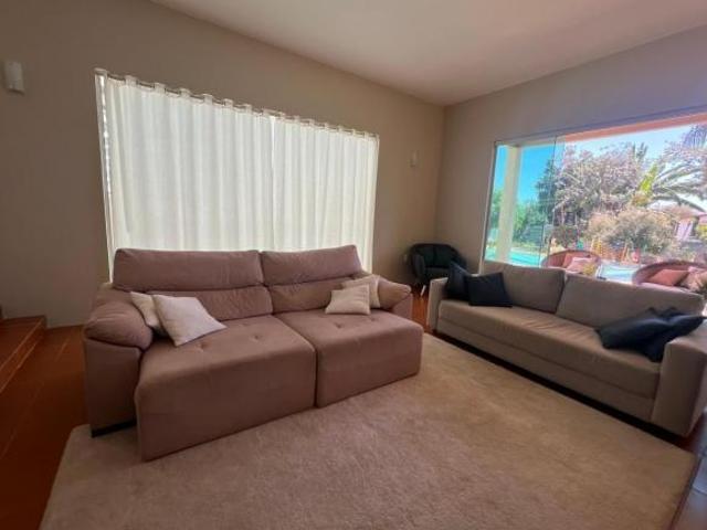 Casa Térrea Reformada no Lago Norte | 4 Quartos, Suíte Master e Lazer
