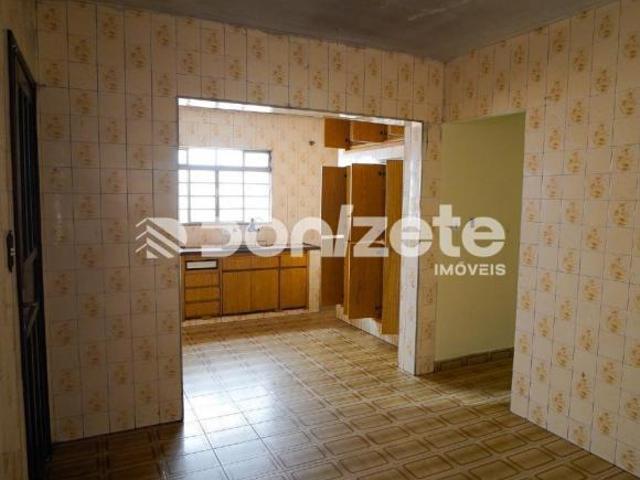 Casa Térrea Residencial 3 Quartos com 2 Vagas – Jardim Santo Antônio, ao lado hospital Bartira, Sant