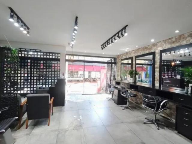 Casa térrea residencial ou comercial muito bem localizada