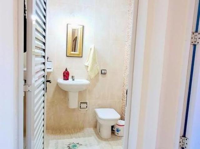 CASA TÉRREA SENSACIONAL, COM LOTE GRANDE, 3 DORMITÓRIOS SENDO 2 SUÍTES, APENAS 200M DA PRAIA!