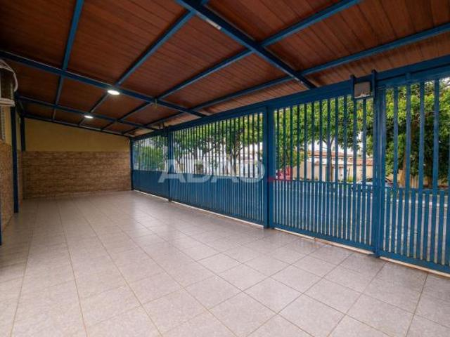 Casa térrea Setor Universitário Casa de Rua com 4 Quarto s por R$ 890000.00 no setor Setor Leste Un