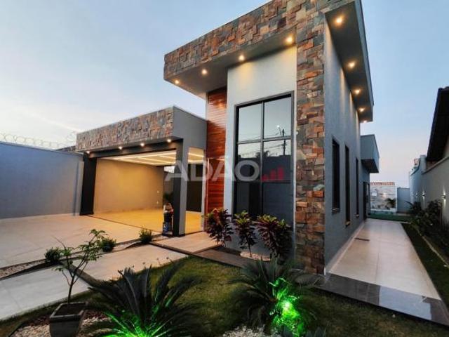 CASA TÉRREA SETOR BURITI SERENO Casa de Rua com 3 Quarto s por R$ 1160000.00 no setor Jardim Buriti