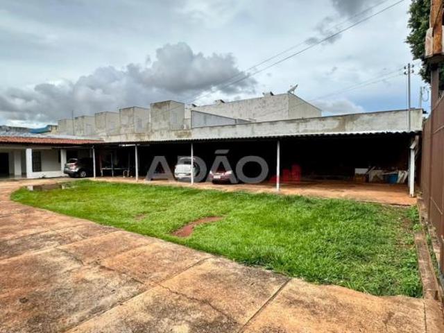 Casa Térrea Setor Leste Vila Nova 338m² com 3 Quartos e Quintal Amplo em Lote de 620m² Casa de Rua