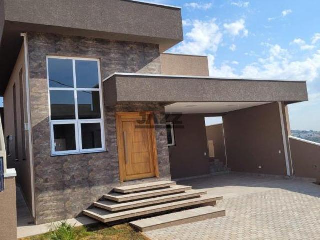 Casa Térrea Sofisticada com 3 Suítes, Piscina com Hidro e Área Gourmet em Condomínio Exclusivo