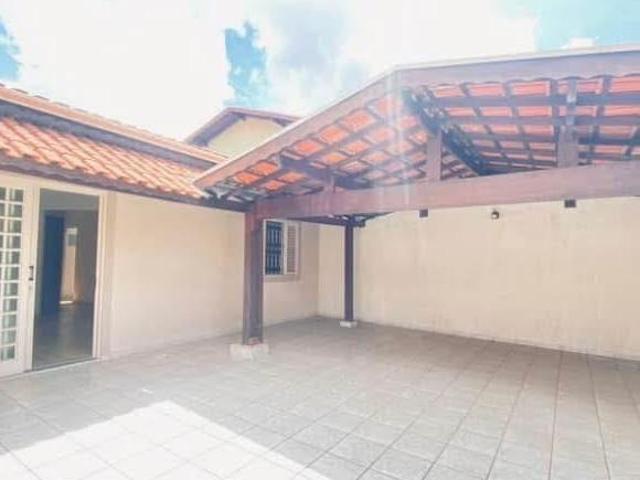 Casa TÉRREA super ampla e arejada apenas R$ 550.000,00