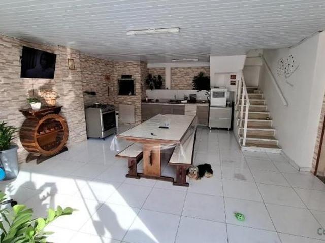 Casa, terreno com duas casas, 05 quartos c/suíte, área gourmet, no Capão Raso em Curitiba PR