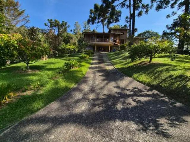 Casa terres com mezanino e casa de hóspedes a venda em Santo Antônio do Pinhal
