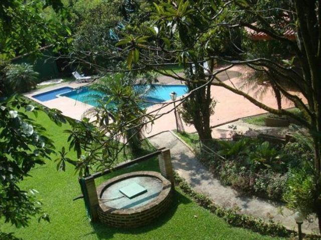 Casa tipo chácara com 3.800m² de terreno próximo a Rodovia Raposo Tavares