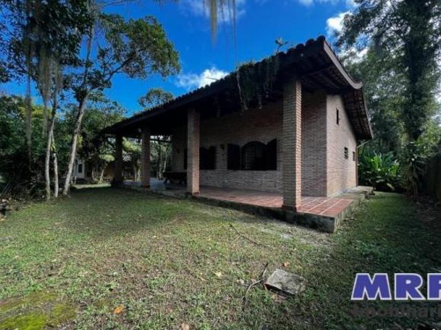Casa tipo chacará, com 2 casas construidas, pertinho da praia!