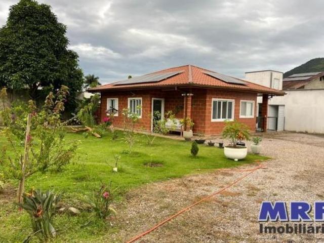 Casa tipo Chácara em Ubatuba, com piscina, de fácil acesso, em bairro residencial, oportunidade !