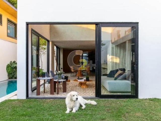 Casa tipo à venda no Alto de Pinheiros 326 m², 3 quartos, sendo 3 suítes e 6 vagas de garagem