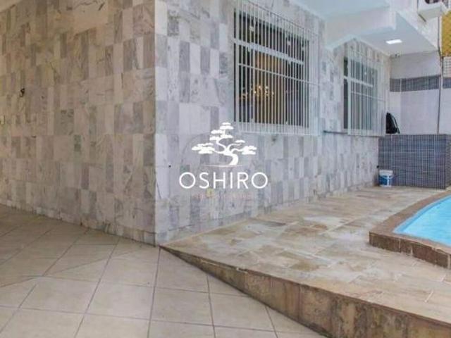 Casa tipo sobrado à venda no bairro da Ponta da Praia, em Santos