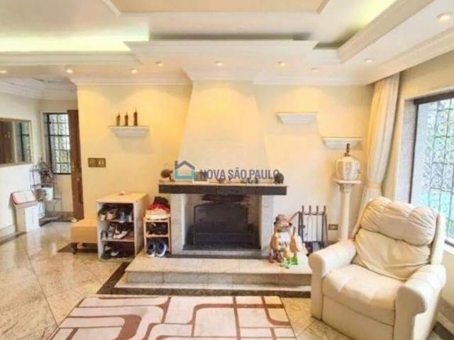 Casa tipo sobrado à venda 4 dormitórios 2 suítes na Vila Alexandria