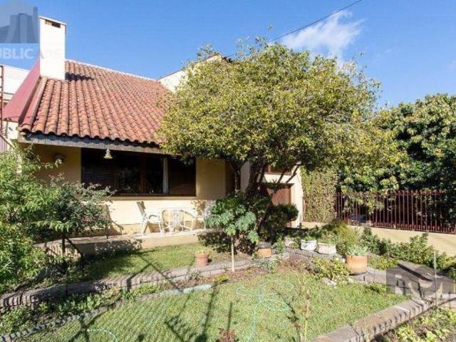 Casa tipo sobrado, com 3 dormitórios em Canoas