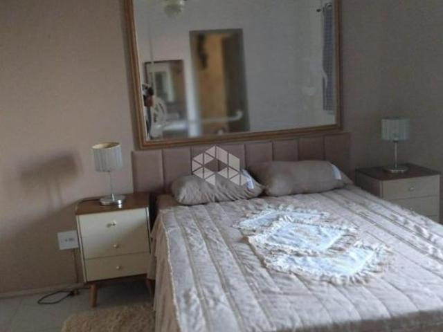 Casa tipo sobrado com 4 dormitórios, av Toledo Piza bairro Sarandi Vila Elizabete