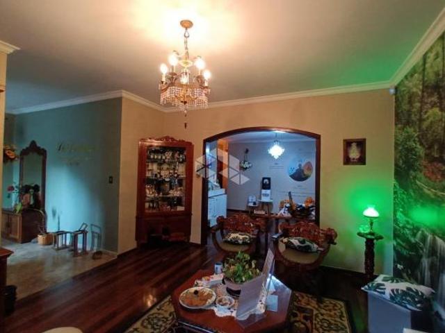 Casa tipo sobrado com 8 dormitórios Residencial/Comercial Bairro Santana