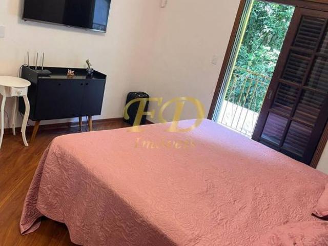 Casa tipo sobrado em Mairiporã