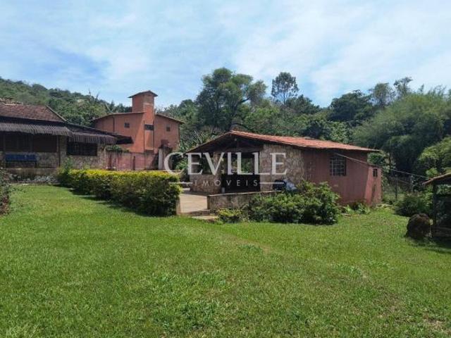 Casa tipo Sítio 2000m² Próximo a praça