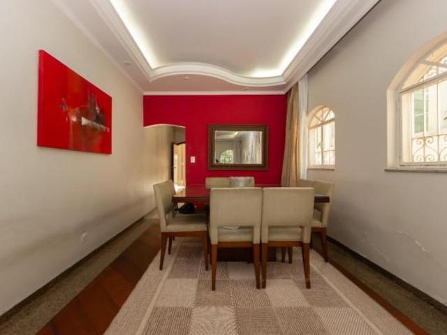 Casa tipo para venda com 3 quartos, sendo 1 suíte, 215m²