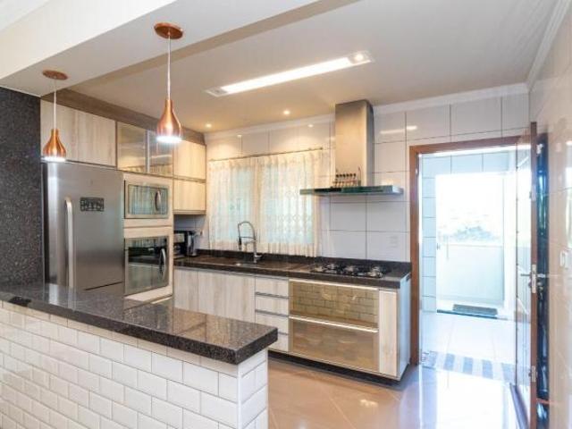 Casa tipo para venda com 3 quartos, sendo 1 suíte, 240m²