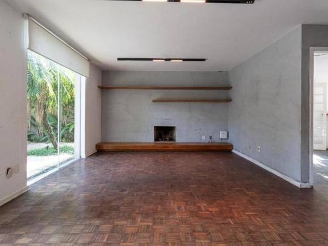 Casa tipo para venda com 3 quartos, sendo 1 suíte, 289m²