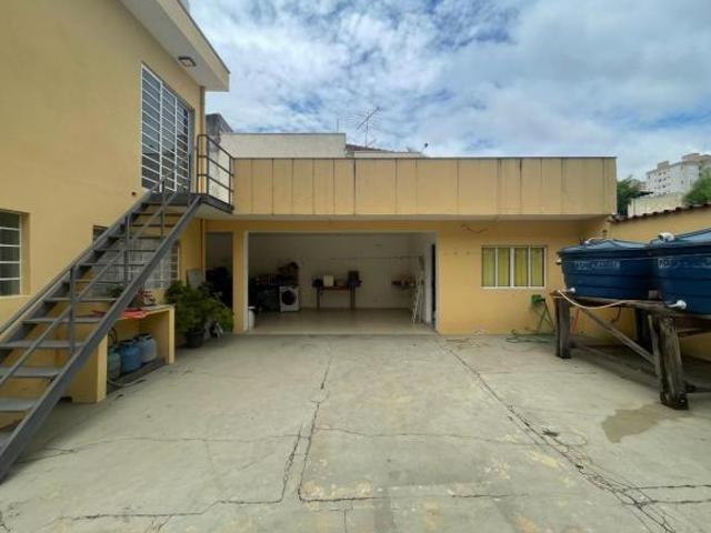 Casa tipo para venda com 3 quartos, sendo 1 suíte, 281m²