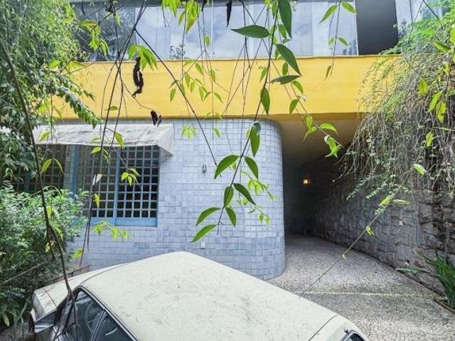 Casa tipo para venda com 3 quartos, sendo 1 suíte, 307m²