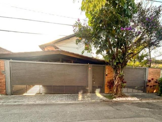 Casa tipo para venda com 3 quartos, sendo 1 suíte, 350m²
