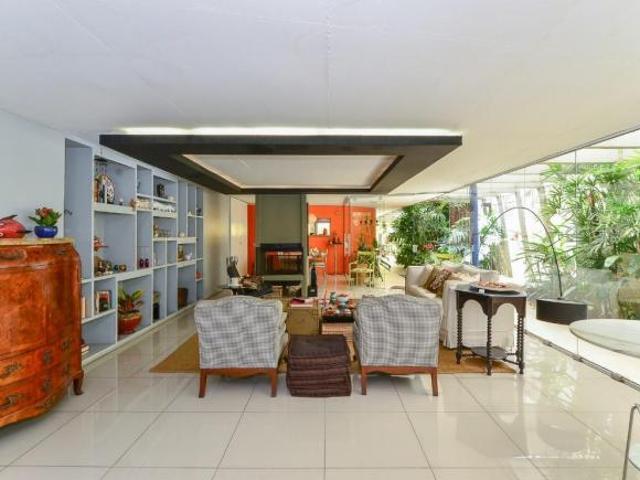 Casa tipo para venda com 3 quartos, sendo 1 suíte, 367m²