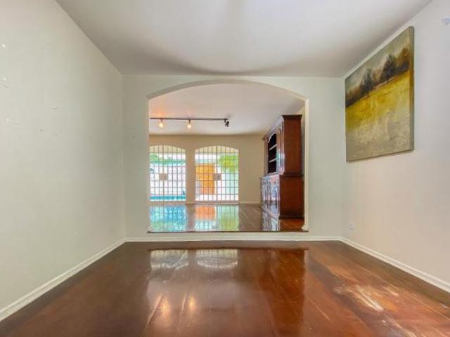 Casa tipo para venda com 3 quartos, sendo 1 suíte, 440m²